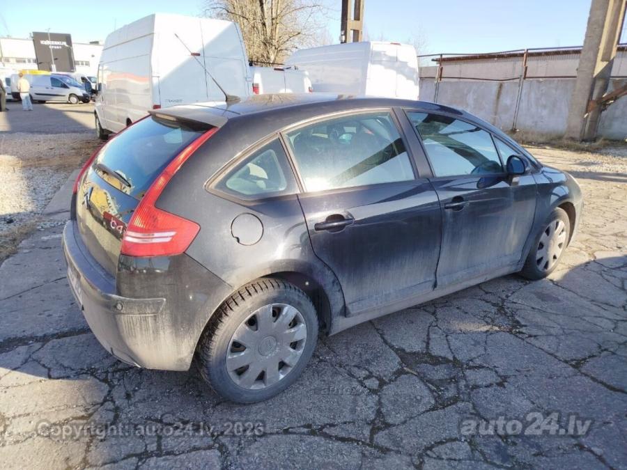 Melns Citroen C4 2005 Tallina, ar dzinēja tilpumu 1.60 L un nobraukumu 342 tūkst. km par 499 €, foto 3 vietnē AUTOMOTO.COM.LV