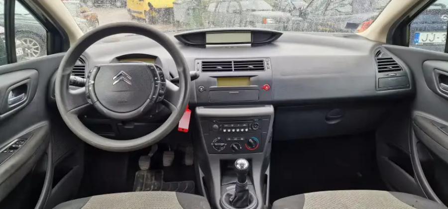 Black Citroen C4 2005 in Valmiera, with an engine capacity of 1.60 L and mileage of 355 thousand km for 1450 €, photo 8 on AUTOMOTO.COM.LV