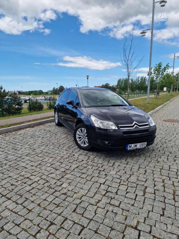 Black Citroen C4 2005 in Silute, with an engine capacity of 1.56 L and mileage of 375 thousand km for 1150 €, photo 1 on AUTOMOTO.COM.LV