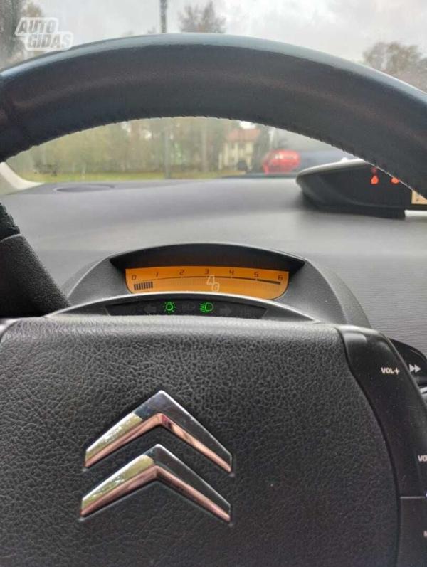 Citroen C4 2005 Viļņa vietnē Melns Citroen C4 2005 Viļņa, ar dzinēja tilpumu 2.00 L un nobraukumu 257 tūkst. km par 1590 €, foto 7 vietnē AUTOMOTO.COM.LV