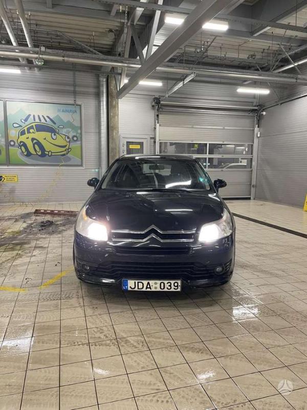 Black Citroen C4 2006 in Vilnius, with an engine capacity of 1.56 L and mileage of 260 thousand km for 999 €, photo 2 on AUTOMOTO.COM.LV