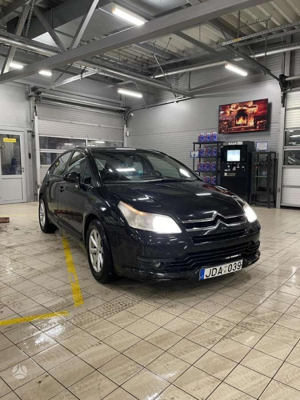 Black Citroen C4 2006 in Vilnius, with an engine capacity of 1.56 L and mileage of 260 thousand km for 999 €, photo 3 on AUTOMOTO.COM.LV