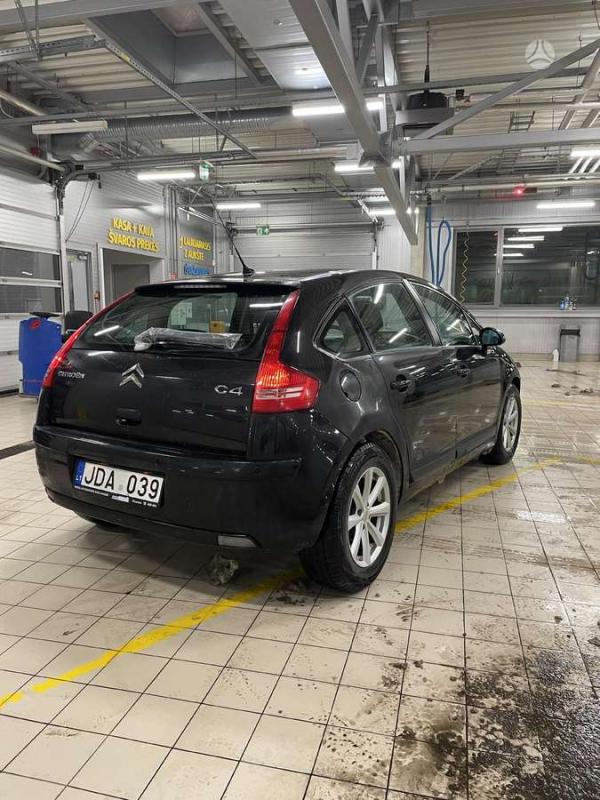 Black Citroen C4 2006 in Vilnius, with an engine capacity of 1.56 L and mileage of 260 thousand km for 999 €, photo 4 on AUTOMOTO.COM.LV