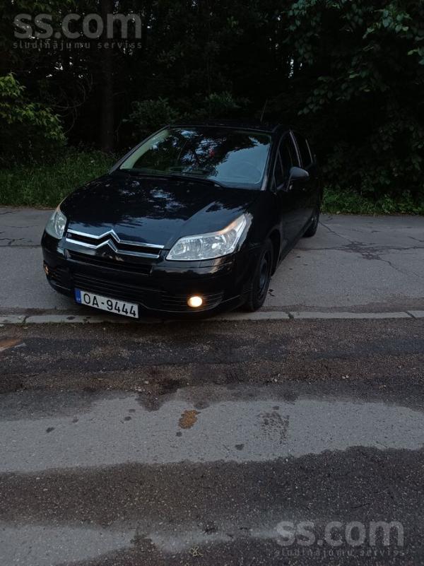 Black Citroen C4 2006 in Riga, with an engine capacity of 2.00 L and mileage of 288 thousand km for 1600 €, photo 1 on AUTOMOTO.COM.LV