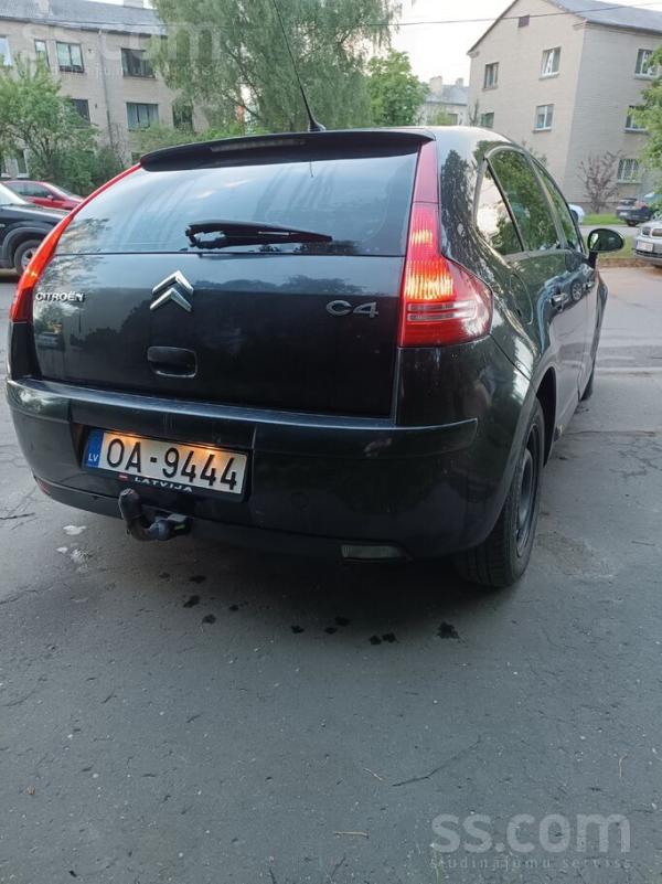 Black Citroen C4 2006 in Riga, with an engine capacity of 2.00 L and mileage of 288 thousand km for 1600 €, photo 3 on AUTOMOTO.COM.LV