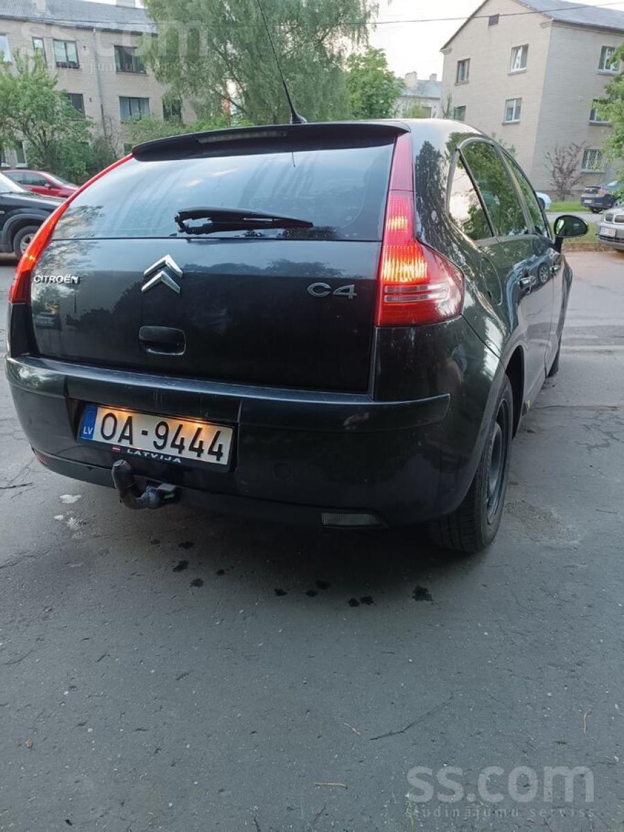 Melns Citroen C4 2006 Rīga, ar dzinēja tilpumu 2.00 L un nobraukumu 288 tūkst. km par 1600 €, foto 4 vietnē AUTOMOTO.COM.LV