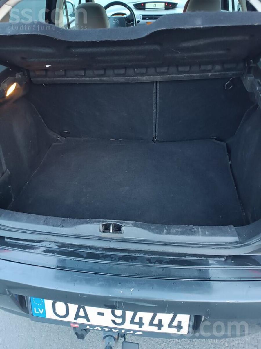 Melns Citroen C4 2006 Rīga, ar dzinēja tilpumu 2.00 L un nobraukumu 288 tūkst. km par 1600 €, foto 5 vietnē AUTOMOTO.COM.LV