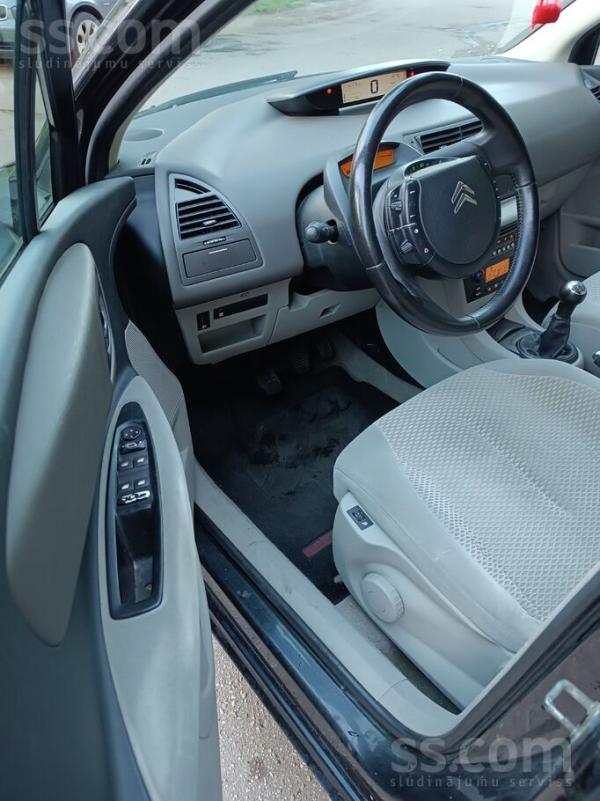 Black Citroen C4 2006 in Riga, with an engine capacity of 2.00 L and mileage of 288 thousand km for 1600 €, photo 7 on AUTOMOTO.COM.LV
