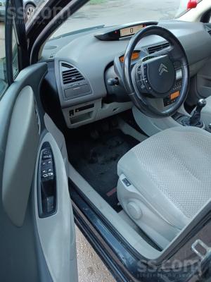 Melns Citroen C4 2006 Rīga, ar dzinēja tilpumu 2.00 L un nobraukumu 288 tūkst. km par 1600 €, foto 8 vietnē AUTOMOTO.COM.LV