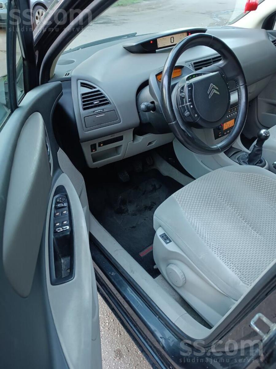 Melns Citroen C4 2006 Rīga, ar dzinēja tilpumu 2.00 L un nobraukumu 288 tūkst. km par 1600 €, foto 8 vietnē AUTOMOTO.COM.LV