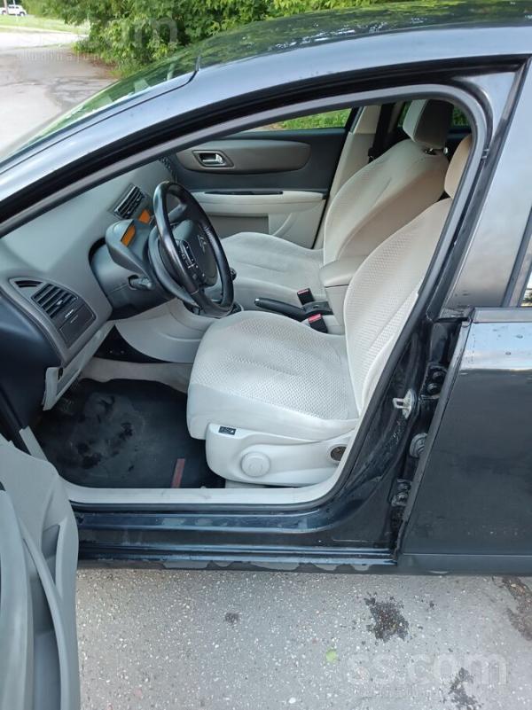 Black Citroen C4 2006 in Riga, with an engine capacity of 2.00 L and mileage of 288 thousand km for 1600 €, photo 8 on AUTOMOTO.COM.LV