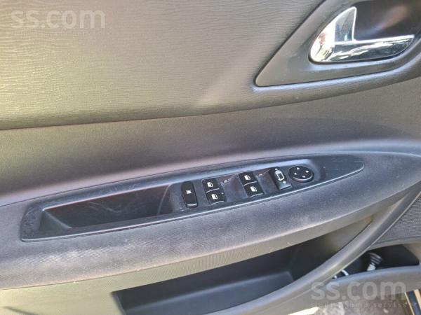 Black Citroen C4 2006 in Riga, with an engine capacity of 2.00 L and mileage of 223 thousand km for 990 €, photo 7 on AUTOMOTO.COM.LV