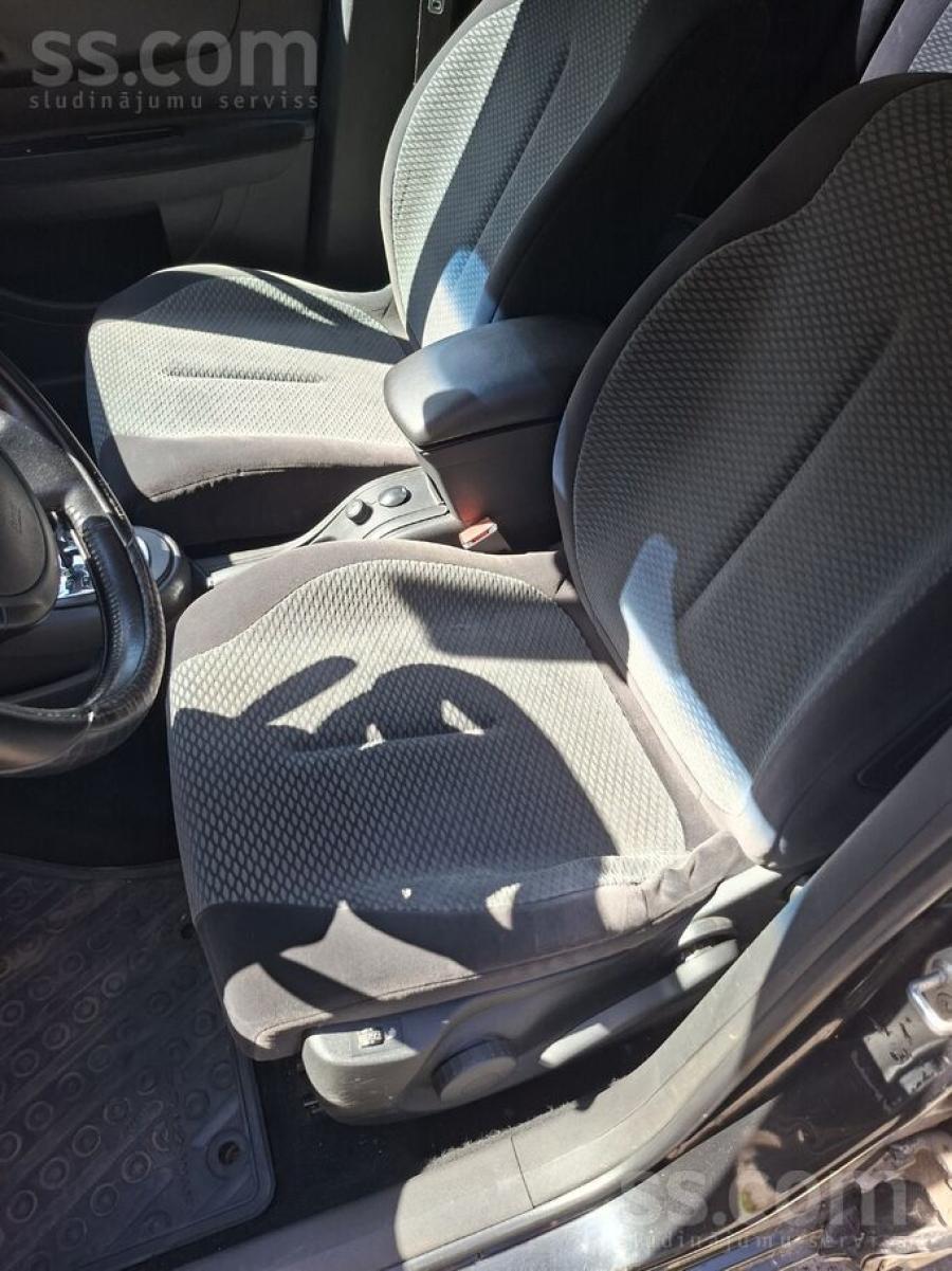 Black Citroen C4 2006 in Riga, with an engine capacity of 2.00 L and mileage of 223 thousand km for 990 €, photo 9 on AUTOMOTO.COM.LV