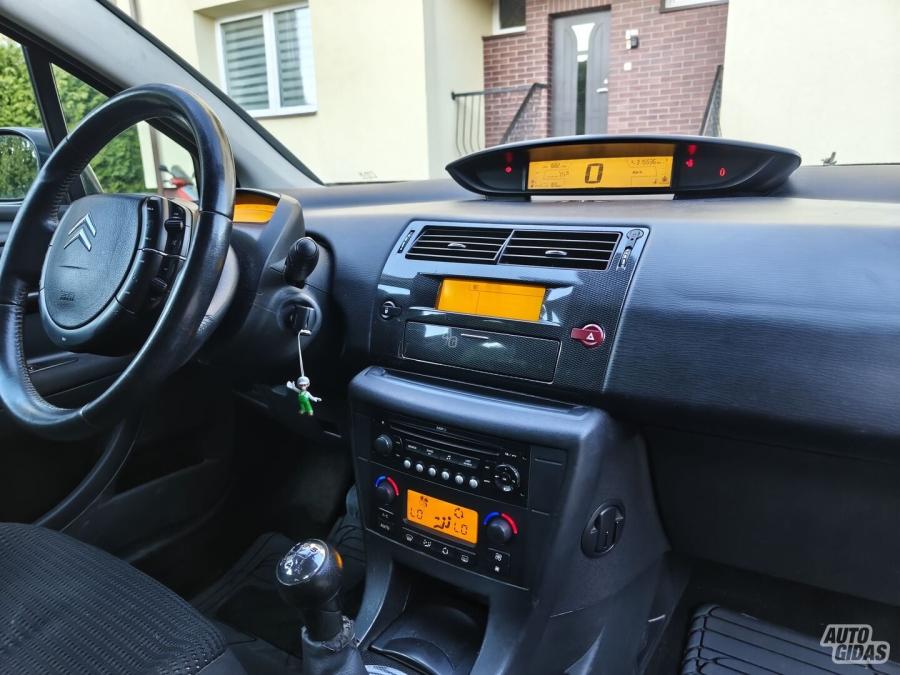 Black Citroen C4 2007 in Klaipeda, with an engine capacity of 1.60 L and mileage of 316 thousand km for 1950 €, photo 7 on AUTOMOTO.COM.LV