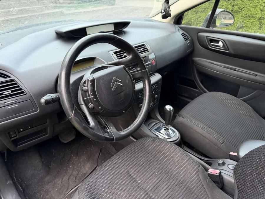 Black Citroen C4 2007 in Vilnius, with an engine capacity of 1.56 L and mileage of 157 thousand km for 550 €, photo 3 on AUTOMOTO.COM.LV