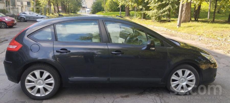 Black Citroen C4 2007 in Riga, with an engine capacity of 2.00 L and mileage of 266 thousand km for 1200 €, photo 1 on AUTOMOTO.COM.LV
