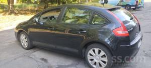 Black Citroen C4 2007 in Riga, with an engine capacity of 2.00 L and mileage of 266 thousand km for 1200 €, photo 3 on AUTOMOTO.COM.LV