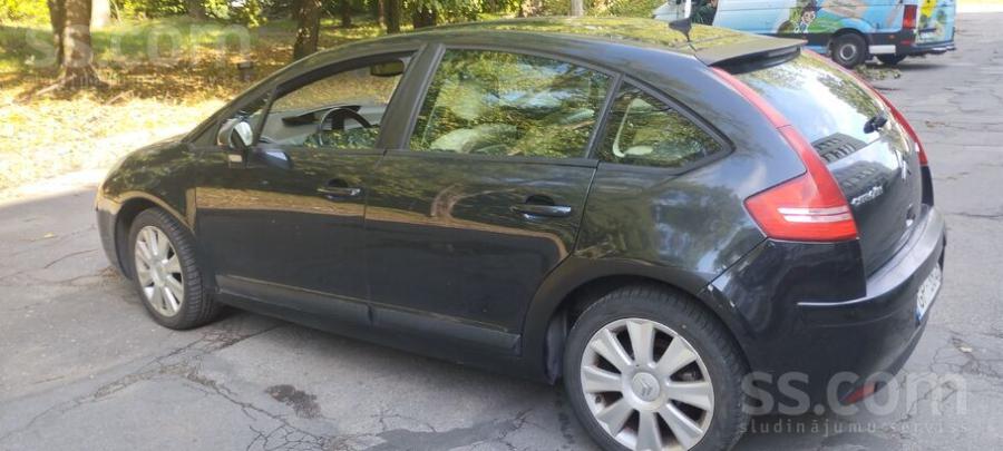 Black Citroen C4 2007 in Riga, with an engine capacity of 2.00 L and mileage of 266 thousand km for 1200 €, photo 3 on AUTOMOTO.COM.LV