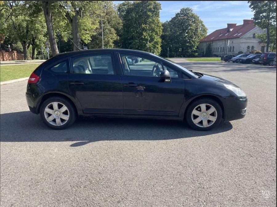Black Citroen C4 2008 in Kaunas, with an engine capacity of 1.59 L and mileage of 250 thousand km for 700 €, photo 4 on AUTOMOTO.COM.LV