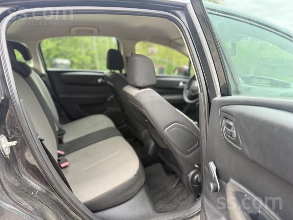 Black Citroen C4 2008 in Cesis, with an engine capacity of 1.60 L and mileage of 268 thousand km for 1150 €, photo 5 on AUTOMOTO.COM.LV
