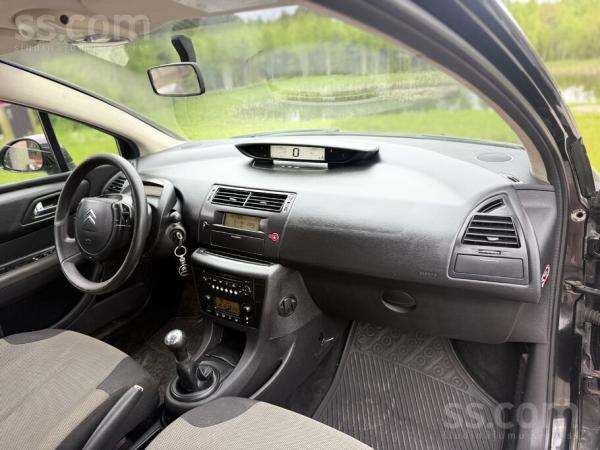 Black Citroen C4 2008 in Cesis, with an engine capacity of 1.60 L and mileage of 268 thousand km for 1150 €, photo 7 on AUTOMOTO.COM.LV