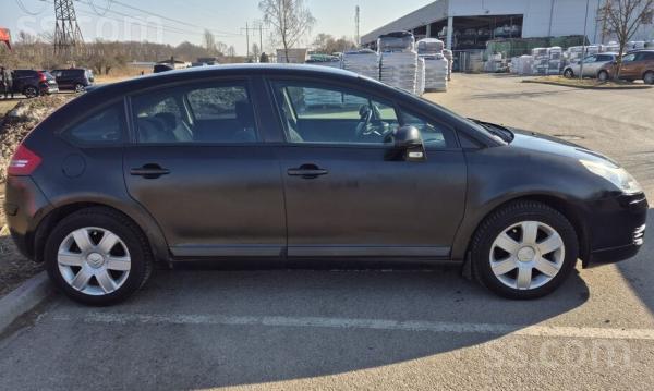 Melns Citroen C4 2008 Rīga, ar dzinēja tilpumu 1.60 L un nobraukumu 282 tūkst. km par 1000 €, foto 2 vietnē AUTOMOTO.COM.LV