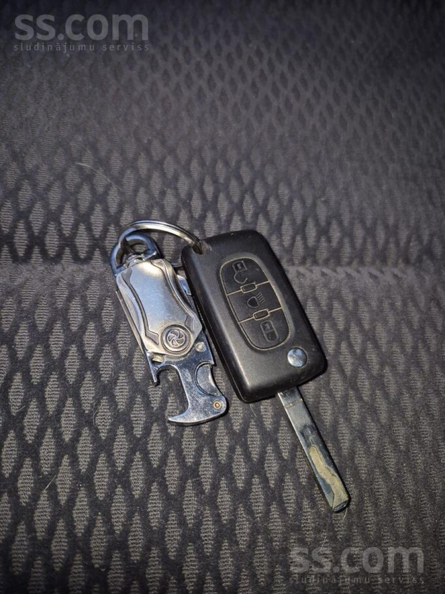 Melns Citroen C4 2008 Rīga, ar dzinēja tilpumu 1.60 L un nobraukumu 282 tūkst. km par 1000 €, foto 13 vietnē AUTOMOTO.COM.LV