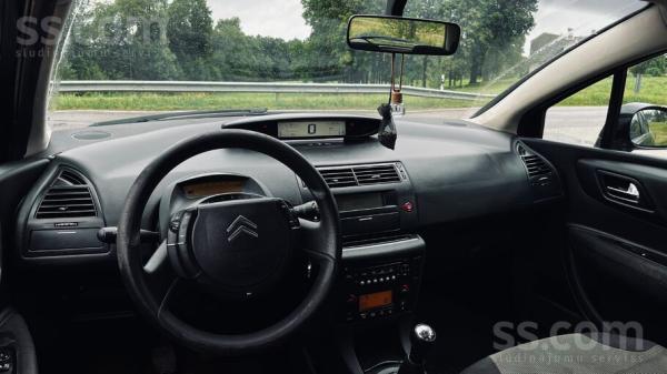 Black Citroen C4 2008 in Cesis, with an engine capacity of 1.60 L and mileage of 270 thousand km for 740 €, photo 6 on AUTOMOTO.COM.LV