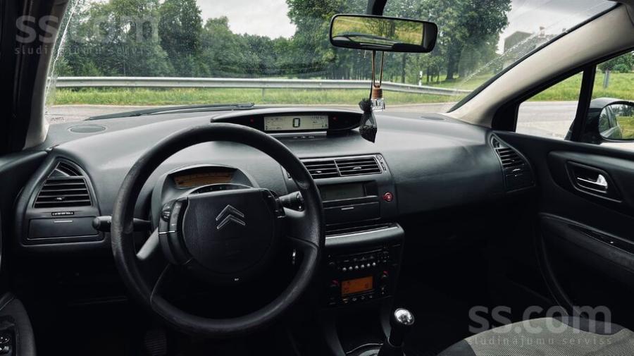 Black Citroen C4 2008 in Cesis, with an engine capacity of 1.60 L and mileage of 270 thousand km for 740 €, photo 7 on AUTOMOTO.COM.LV