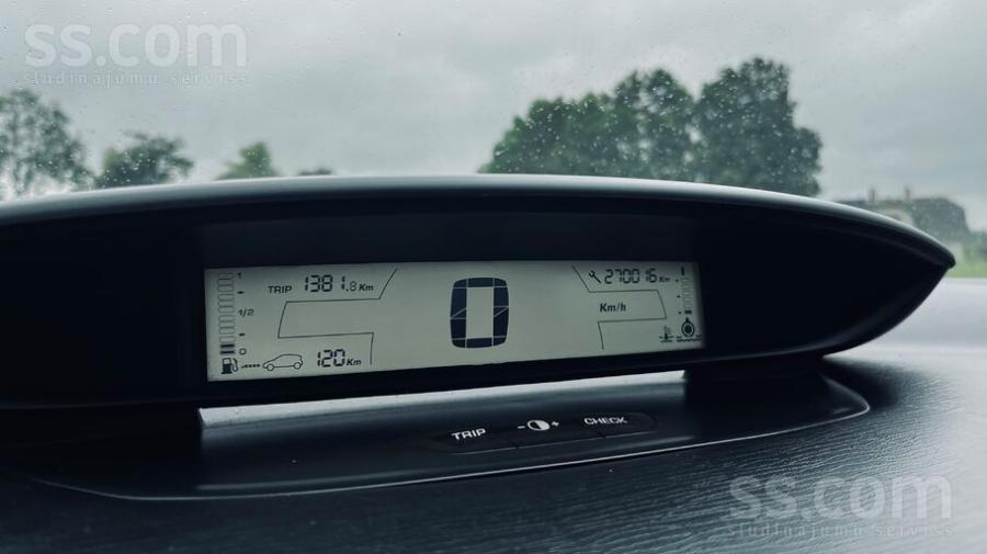 Black Citroen C4 2008 in Cesis, with an engine capacity of 1.60 L and mileage of 270 thousand km for 740 €, photo 8 on AUTOMOTO.COM.LV