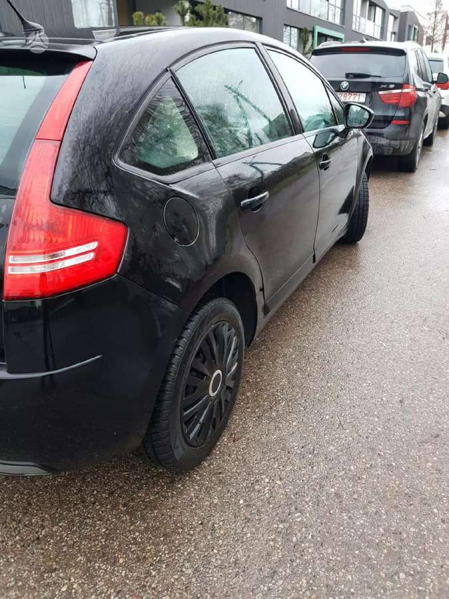 Black Citroen C4 2010 in Kaunas, with an engine capacity of 1.56 L and mileage of 275 thousand km for 1550 €, photo 3 on AUTOMOTO.COM.LV