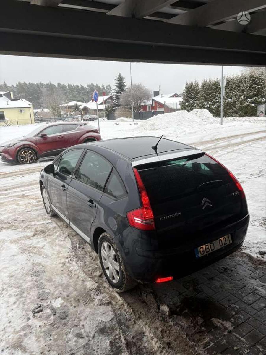 Melns Citroen C4 2010 Viļņa, ar dzinēja tilpumu 1.56 L un nobraukumu 166 tūkst. km par 1999 €, foto 4 vietnē AUTOMOTO.COM.LV