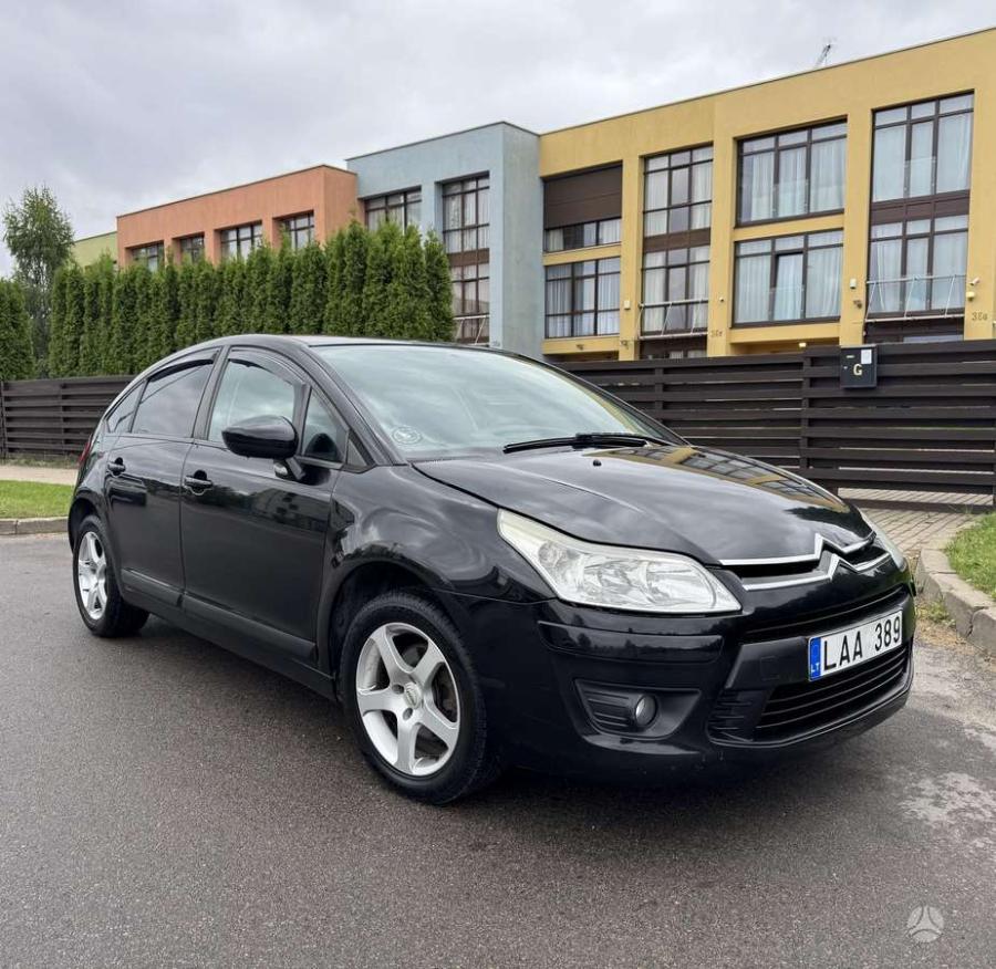 Melns Citroen C4 2010 Viļņa, ar dzinēja tilpumu 1.56 L un nobraukumu 235 tūkst. km par 1950 €, foto 4 vietnē AUTOMOTO.COM.LV