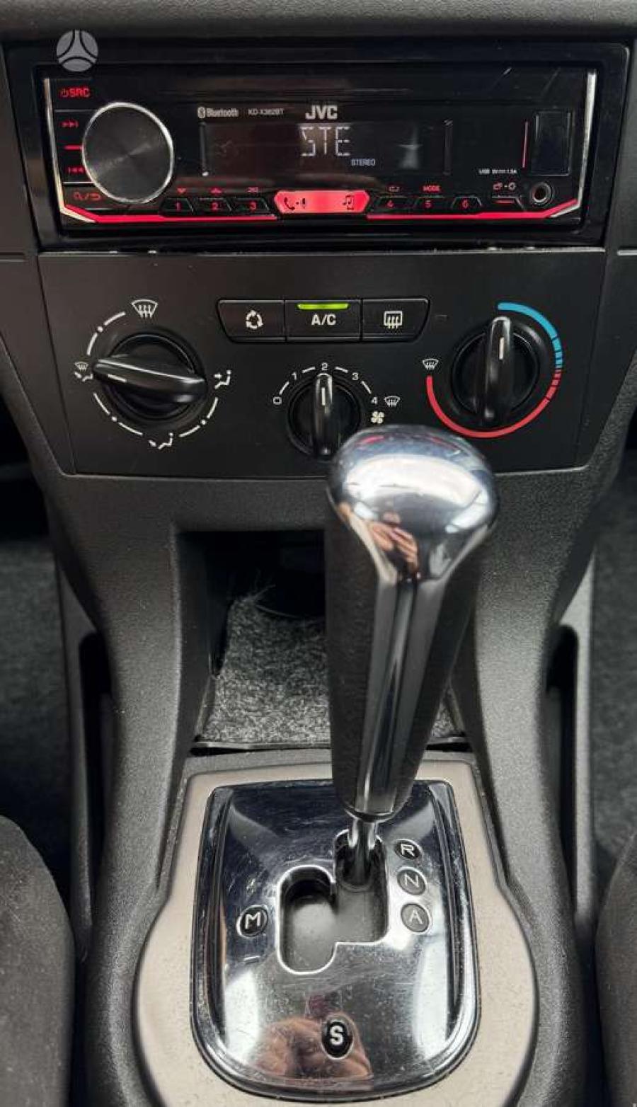 Melns Citroen C4 2010 Viļņa, ar dzinēja tilpumu 1.56 L un nobraukumu 235 tūkst. km par 1950 €, foto 11 vietnē AUTOMOTO.COM.LV