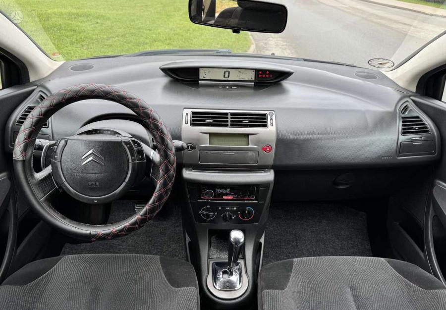 Melns Citroen C4 2010 Viļņa, ar dzinēja tilpumu 1.56 L un nobraukumu 235 tūkst. km par 1950 €, foto 13 vietnē AUTOMOTO.COM.LV