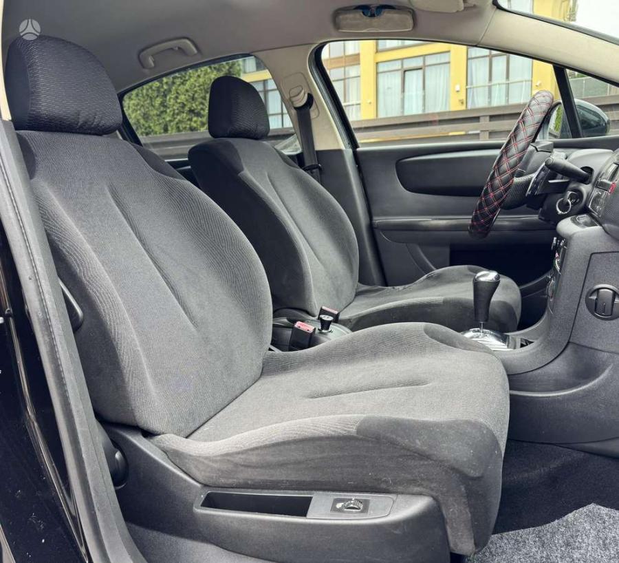 Melns Citroen C4 2010 Viļņa, ar dzinēja tilpumu 1.56 L un nobraukumu 235 tūkst. km par 1950 €, foto 15 vietnē AUTOMOTO.COM.LV