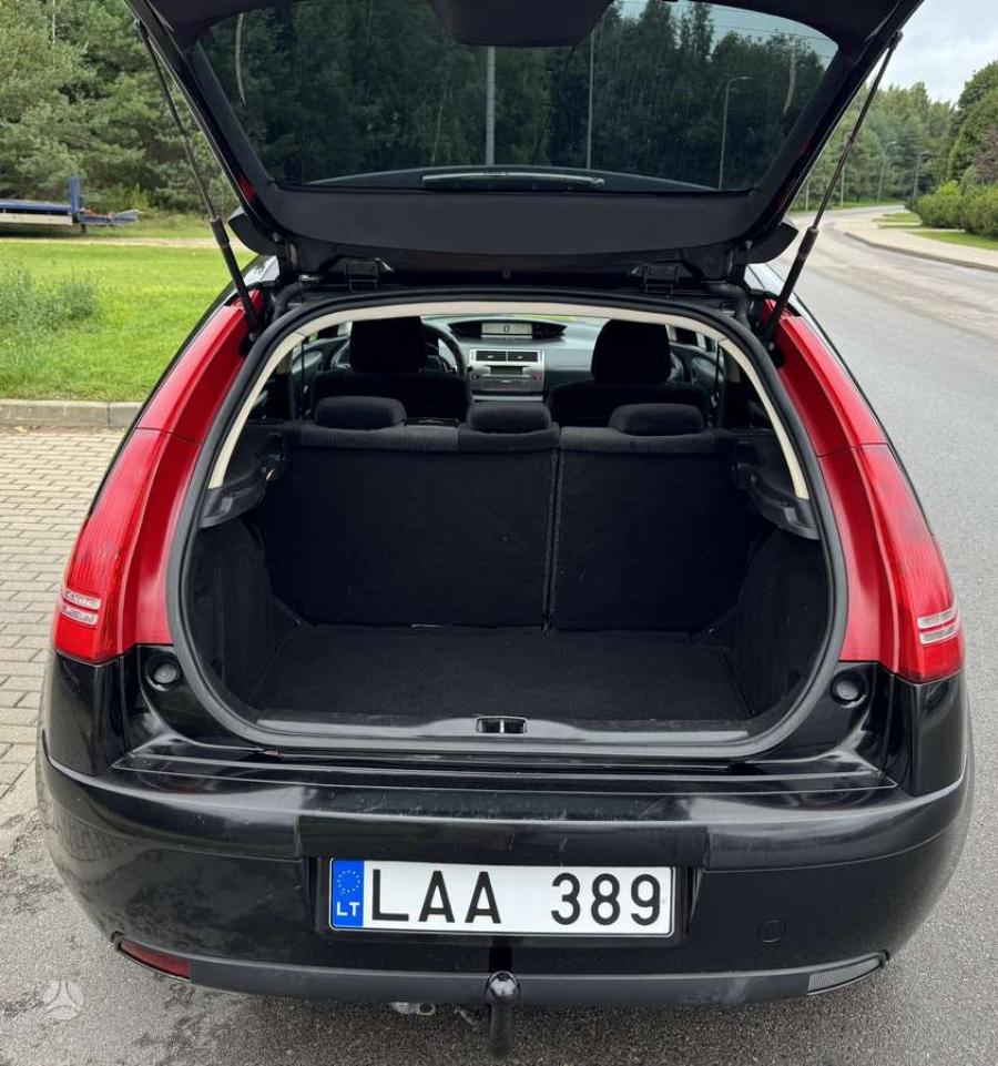 Melns Citroen C4 2010 Viļņa, ar dzinēja tilpumu 1.56 L un nobraukumu 235 tūkst. km par 1950 €, foto 17 vietnē AUTOMOTO.COM.LV