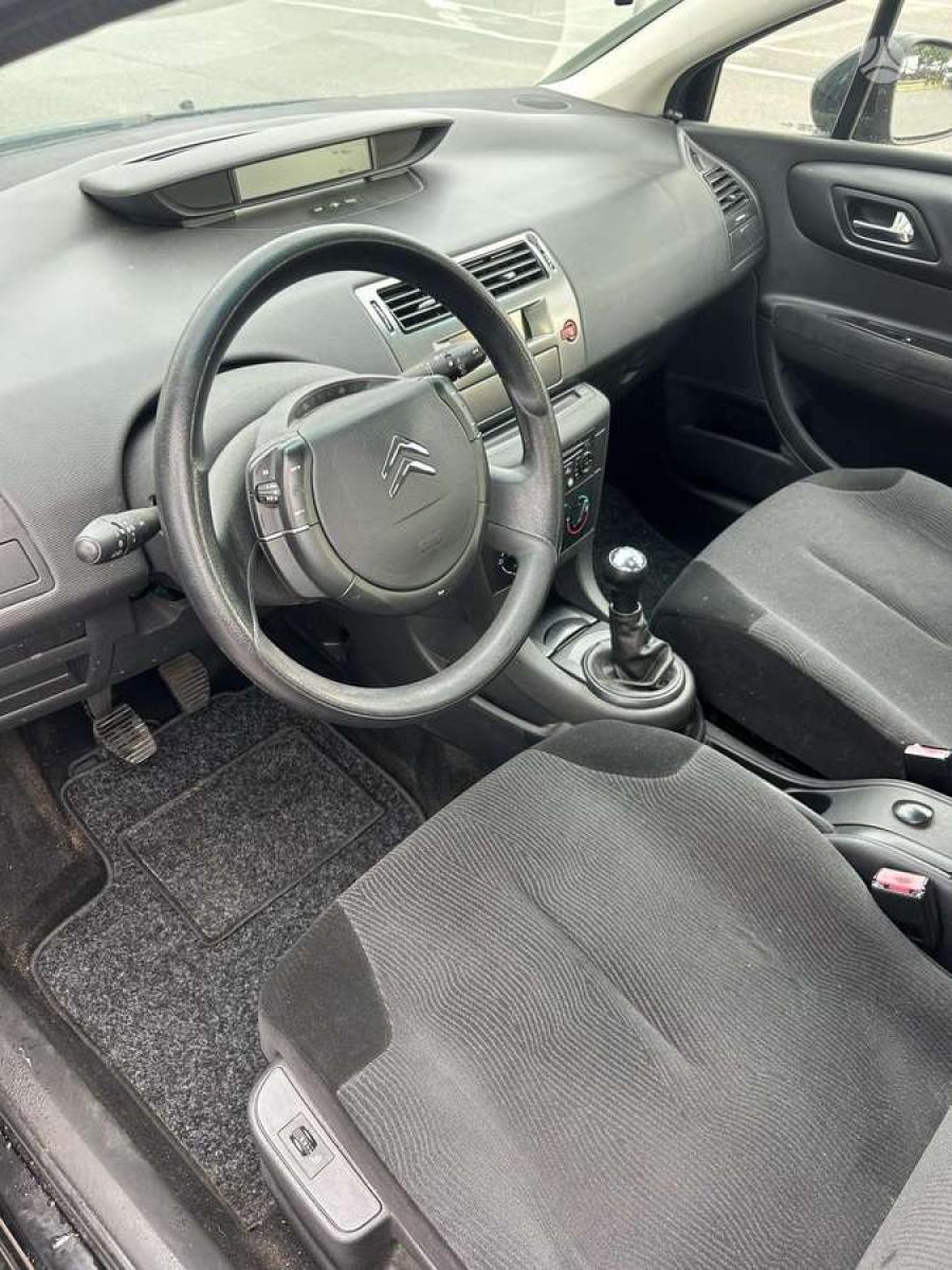 Melns Citroen C4 2010 Viļņa, ar dzinēja tilpumu 1.60 L un nobraukumu 166 tūkst. km par 900 €, foto 11 vietnē AUTOMOTO.COM.LV