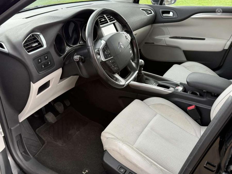 Black Citroen C4 2011 in Vilnius, with an engine capacity of 1.56 L and mileage of 228 thousand km for 3500 €, photo 10 on AUTOMOTO.COM.LV