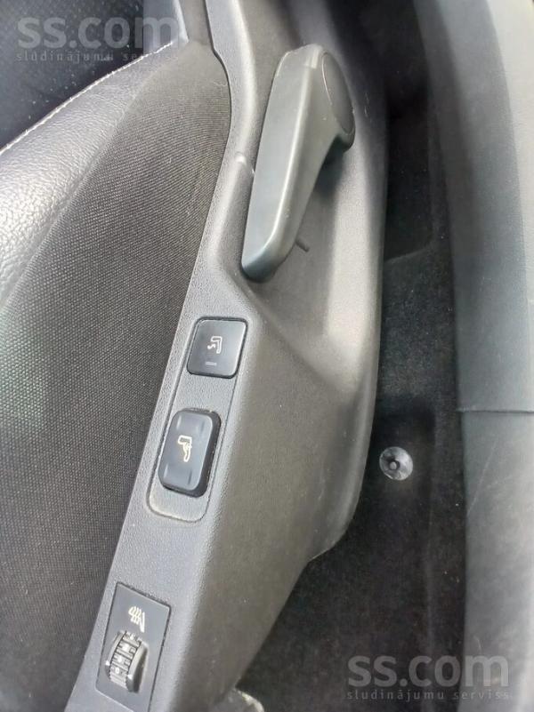 Melns Citroen C4 2011 Jēkabpils, ar dzinēja tilpumu 1.60 L un nobraukumu 150 tūkst. km par 3200 €, foto 11 vietnē AUTOMOTO.COM.LV