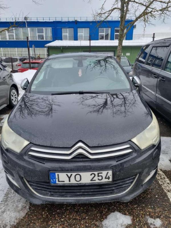 Black Citroen C4 2012 in Vilnius, with an engine capacity of 1.60 L and mileage of 177 thousand km for 2300 €, photo 4 on AUTOMOTO.COM.LV