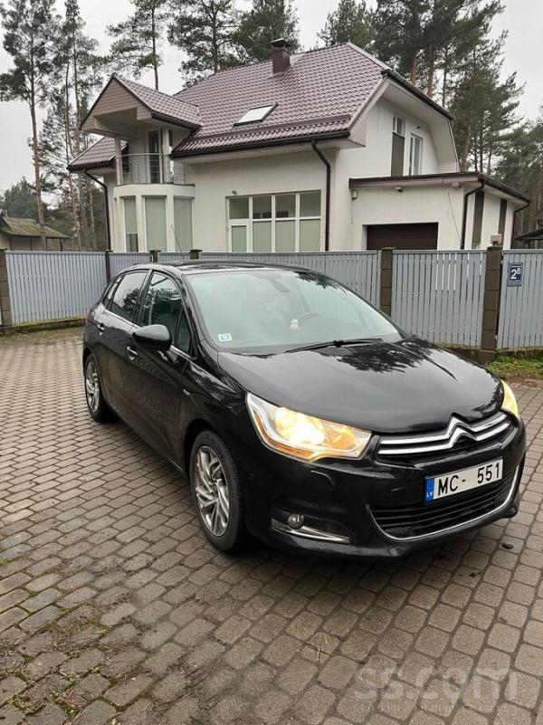 Black Citroen C4 2012 in Riga, with an engine capacity of 1.60 L and mileage of 225 thousand km for 2500 €, photo 1 on AUTOMOTO.COM.LV