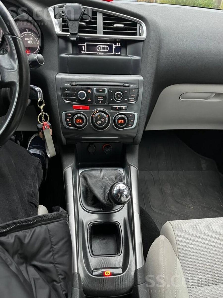 Melns Citroen C4 2012 Rīga, ar dzinēja tilpumu 1.60 L un nobraukumu 225 tūkst. km par 2500 €, foto 12 vietnē AUTOMOTO.COM.LV
