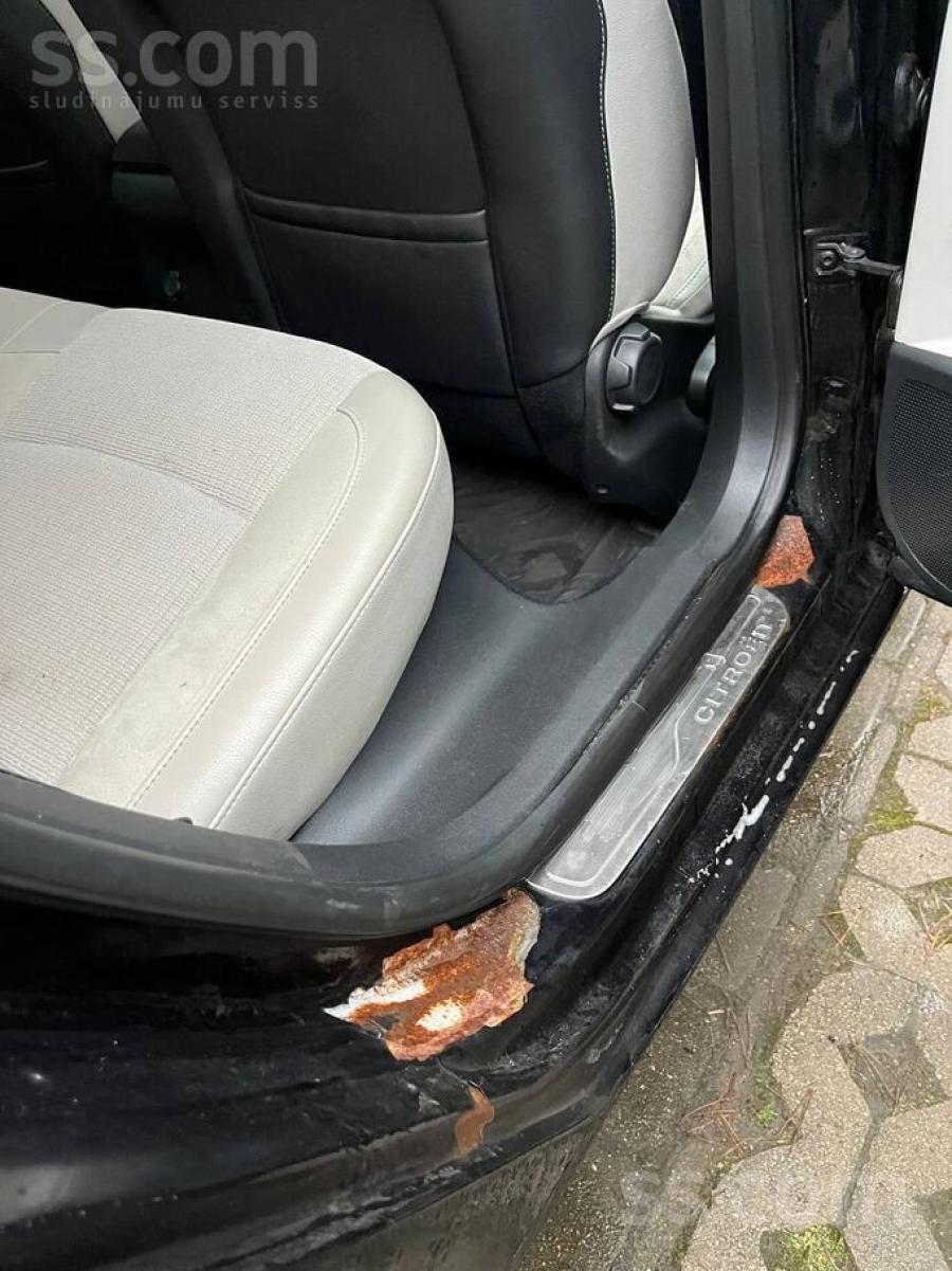 Melns Citroen C4 2012 Rīga, ar dzinēja tilpumu 1.60 L un nobraukumu 225 tūkst. km par 2500 €, foto 24 vietnē AUTOMOTO.COM.LV