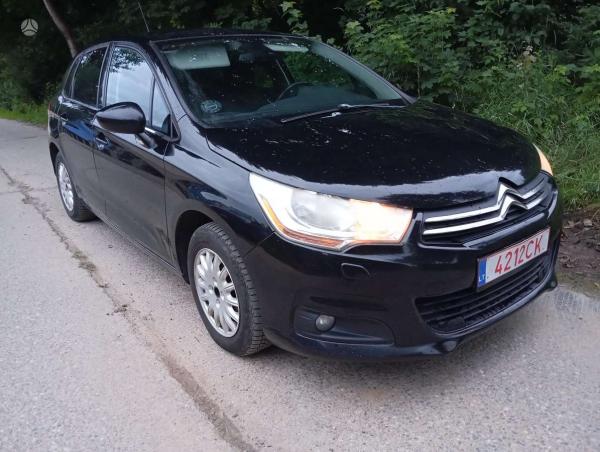 Melns Citroen C4 2012 Viļņa, ar dzinēja tilpumu 1.56 L un nobraukumu 270 tūkst. km par 2750 €, foto 3 vietnē AUTOMOTO.COM.LV