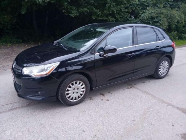 Melns Citroen C4 2012 Viļņa, ar dzinēja tilpumu 1.56 L un nobraukumu 270 tūkst. km par 2750 €, foto 4 vietnē AUTOMOTO.COM.LV