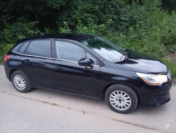 Melns Citroen C4 2012 Viļņa, ar dzinēja tilpumu 1.56 L un nobraukumu 270 tūkst. km par 2750 €, foto 5 vietnē AUTOMOTO.COM.LV