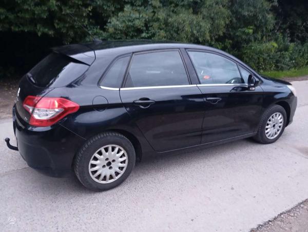 Melns Citroen C4 2012 Viļņa, ar dzinēja tilpumu 1.56 L un nobraukumu 270 tūkst. km par 2750 €, foto 9 vietnē AUTOMOTO.COM.LV