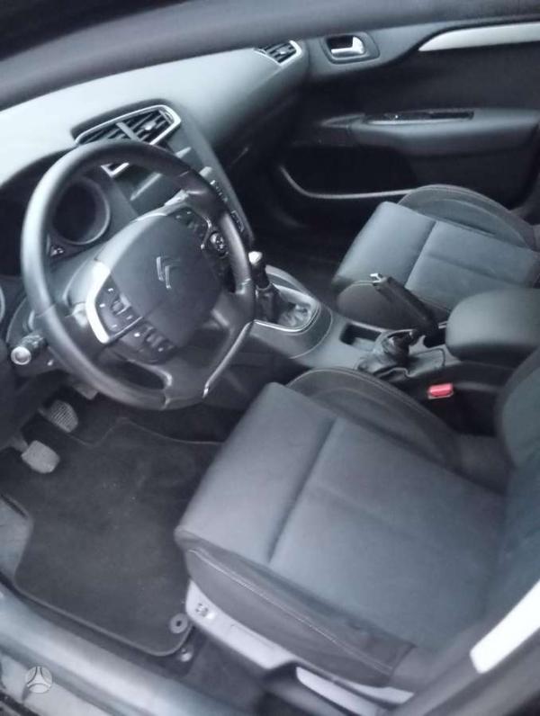 Melns Citroen C4 2012 Viļņa, ar dzinēja tilpumu 1.56 L un nobraukumu 270 tūkst. km par 2750 €, foto 10 vietnē AUTOMOTO.COM.LV