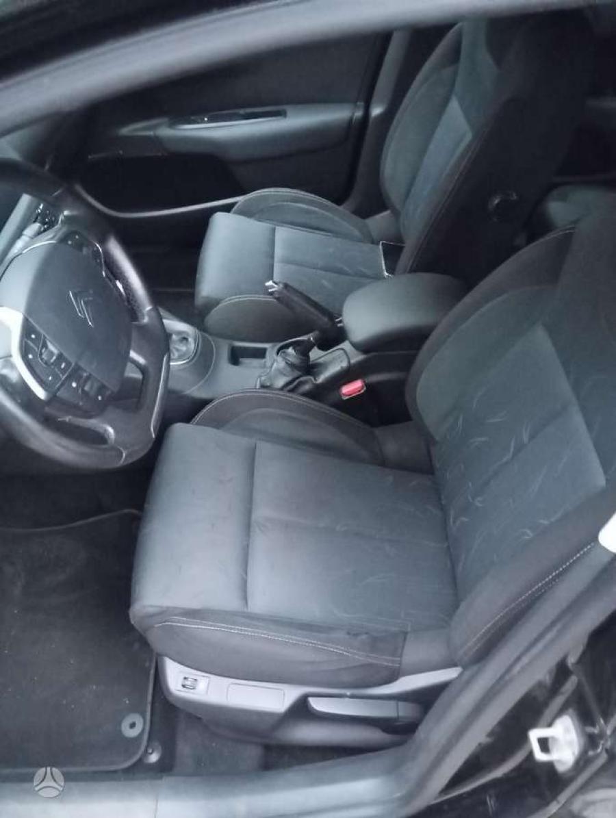 Melns Citroen C4 2012 Viļņa, ar dzinēja tilpumu 1.56 L un nobraukumu 270 tūkst. km par 2750 €, foto 12 vietnē AUTOMOTO.COM.LV